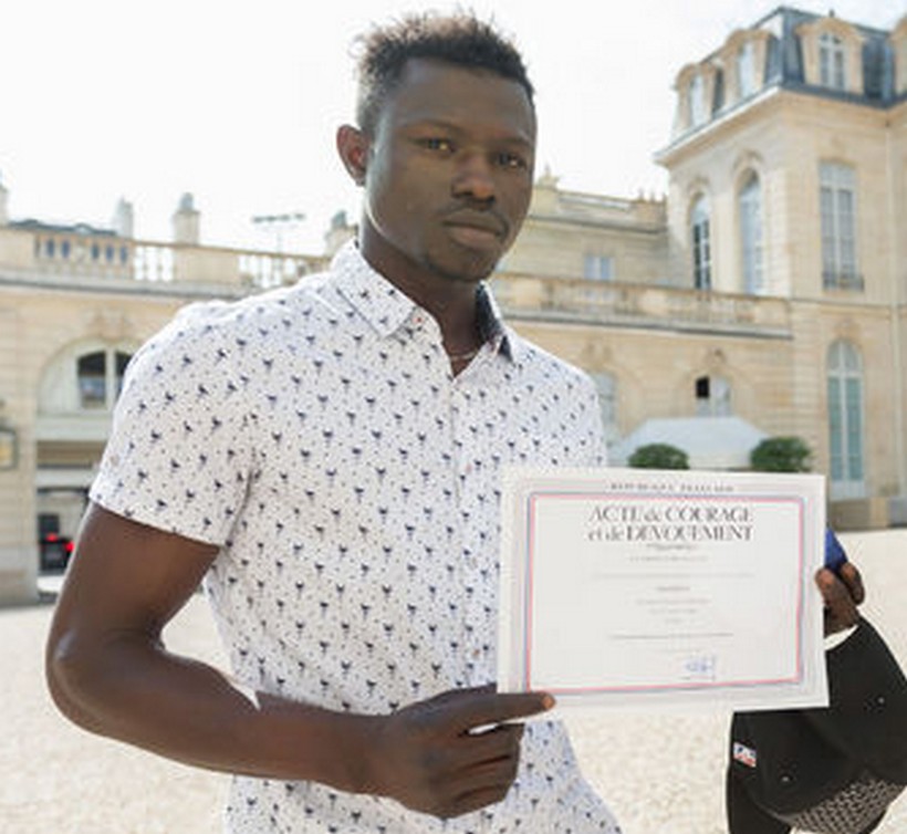 Marine Le Pen Favorable à La Naturalisation Du Malien Mamoudou Gassama Egalite Et Réconciliation