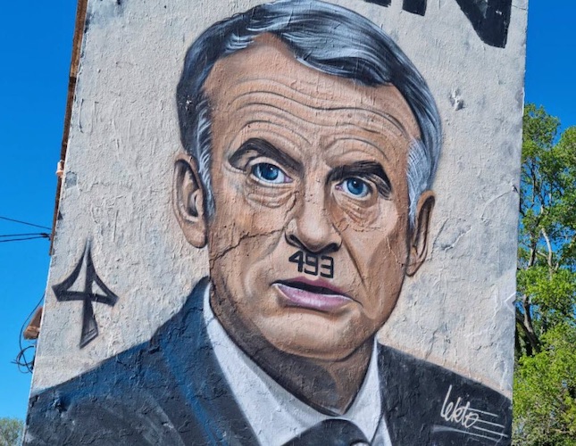 Avignon : une fresque de Lekto représente à nouveau Macron, en Hitler ...